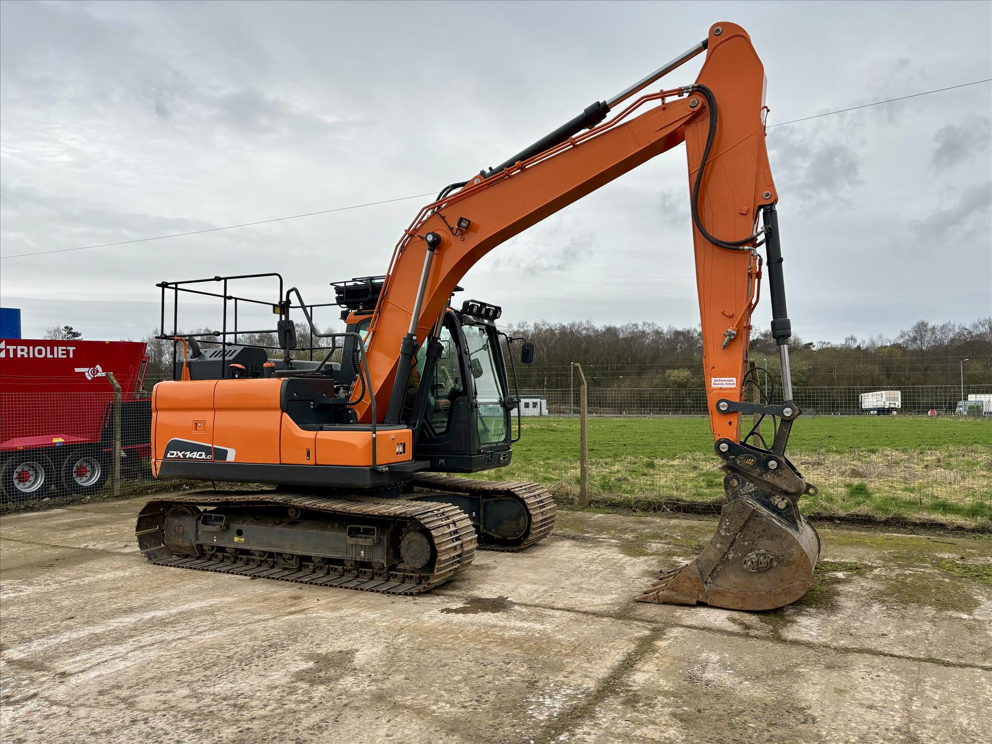 DEVELON Used DX140LC-5 - Gordons Construction