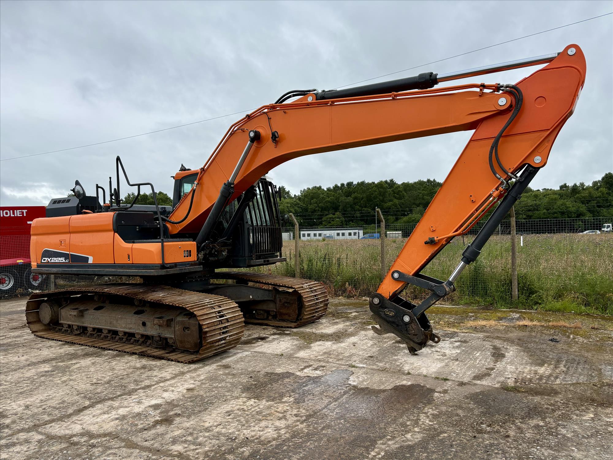 Develon DX225LC-5 - Gordons Construction